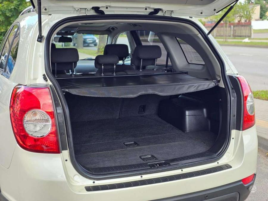 White Chevrolet Captiva 2013 in Siauliai, with an engine capacity of 2.20 L and mileage of 160 thousand km for 5950 €, photo 14 on AUTOMOTO.COM.LV
