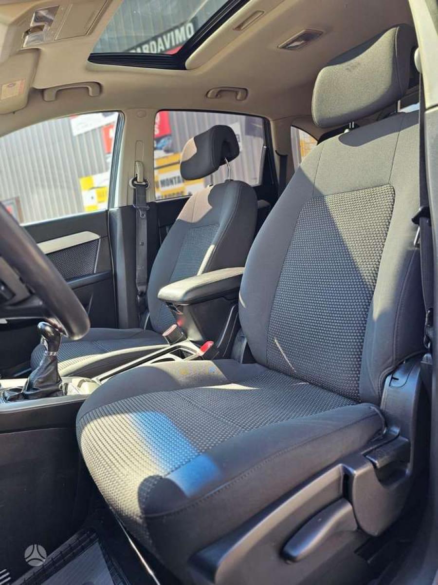 White Chevrolet Captiva 2013 in Siauliai, with an engine capacity of 2.20 L and mileage of 160 thousand km for 5950 €, photo 18 on AUTOMOTO.COM.LV