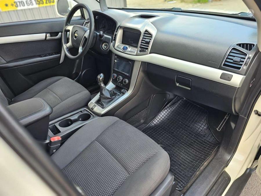 White Chevrolet Captiva 2013 in Siauliai, with an engine capacity of 2.20 L and mileage of 160 thousand km for 5950 €, photo 20 on AUTOMOTO.COM.LV