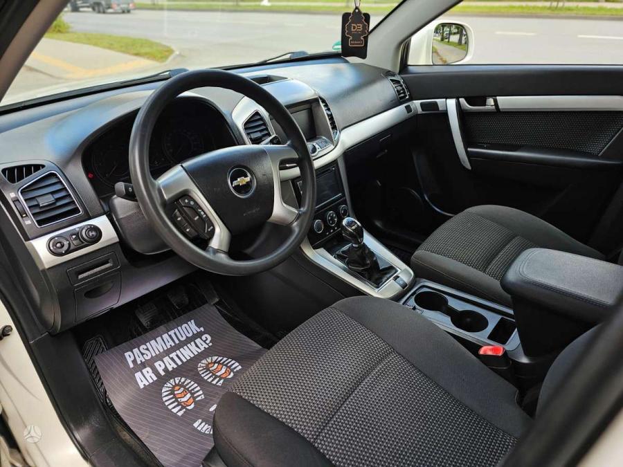 White Chevrolet Captiva 2013 in Siauliai, with an engine capacity of 2.20 L and mileage of 160 thousand km for 5950 €, photo 22 on AUTOMOTO.COM.LV