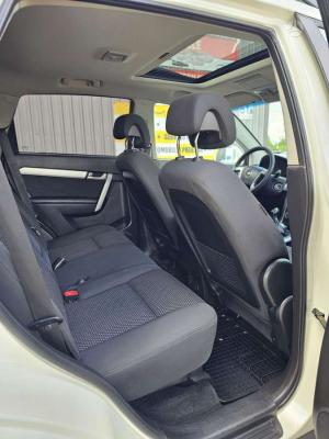 White Chevrolet Captiva 2013 in Siauliai, with an engine capacity of 2.20 L and mileage of 160 thousand km for 5950 €, photo 23 on AUTOMOTO.COM.LV