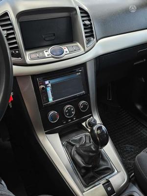 White Chevrolet Captiva 2013 in Siauliai, with an engine capacity of 2.20 L and mileage of 160 thousand km for 5950 €, photo 31 on AUTOMOTO.COM.LV