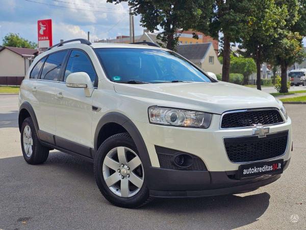 White Chevrolet Captiva 2013 in Siauliai, with an engine capacity of 2.20 L and mileage of 160 thousand km for 5950 €, photo 4 on AUTOMOTO.COM.LV