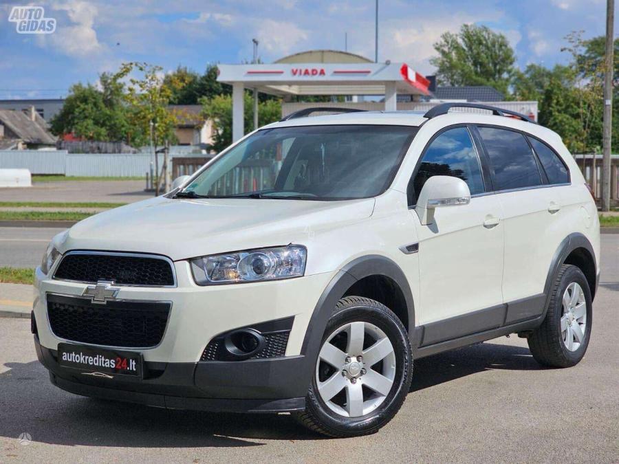 White Chevrolet Captiva 2013 in Siauliai, with an engine capacity of 2.20 L and mileage of 160 thousand km for 5950 €, photo 4 on AUTOMOTO.COM.LV