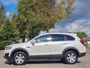 White Chevrolet Captiva 2013 in Siauliai, with an engine capacity of 2.20 L and mileage of 160 thousand km for 5950 €, photo 6 on AUTOMOTO.COM.LV