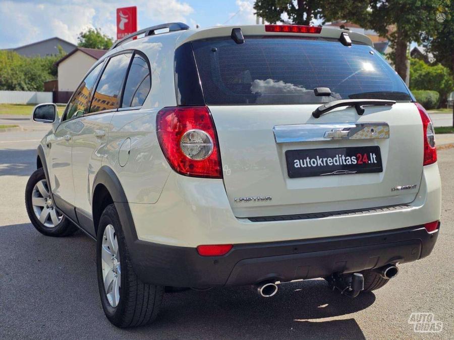 White Chevrolet Captiva 2013 in Siauliai, with an engine capacity of 2.20 L and mileage of 160 thousand km for 5950 €, photo 7 on AUTOMOTO.COM.LV