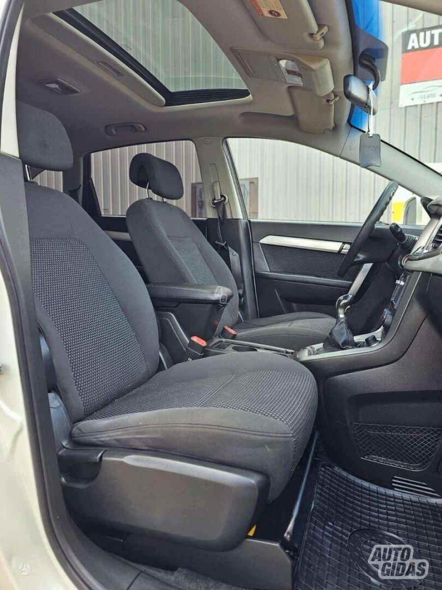 White Chevrolet Captiva 2013 in Siauliai, with an engine capacity of 2.20 L and mileage of 160 thousand km for 5950 €, photo 19 on AUTOMOTO.COM.LV