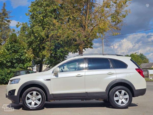 White Chevrolet Captiva 2013 in Siauliai, with an engine capacity of 2.20 L and mileage of 160 thousand km for 5750 €, photo 6 on AUTOMOTO.COM.LV