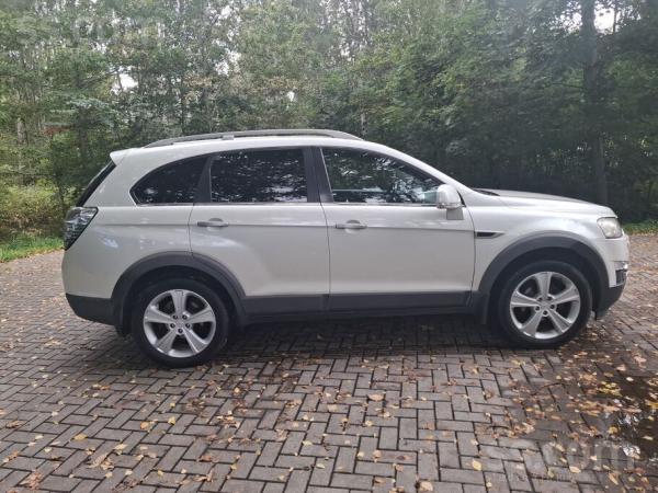 Chevrolet Captiva 2013 in Talsi on AUTOMOTO.COM.LV White Chevrolet Captiva 2013 in Talsi, with an engine capacity of 2.20 L and mileage of 261 thousand km for 6000 €, photo 9 on AUTOMOTO.COM.LV