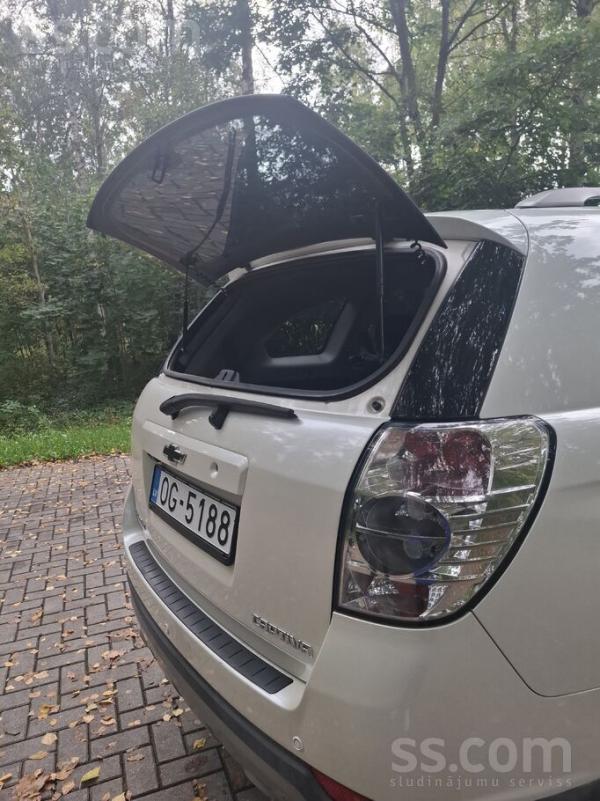 Chevrolet Captiva 2013 in Talsi on AUTOMOTO.COM.LV White Chevrolet Captiva 2013 in Talsi, with an engine capacity of 2.20 L and mileage of 261 thousand km for 6000 €, photo 11 on AUTOMOTO.COM.LV