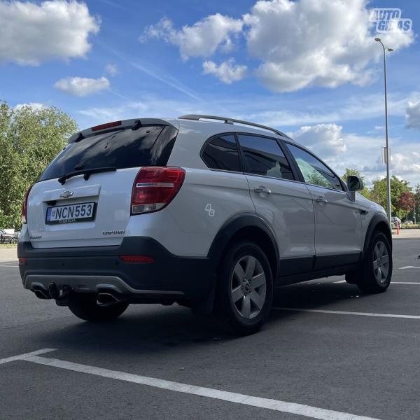 White Chevrolet Captiva 2014 in Siauliai, with an engine capacity of 2.20 L and mileage of 71 thousand km for 8299 €, photo 5 on AUTOMOTO.COM.LV