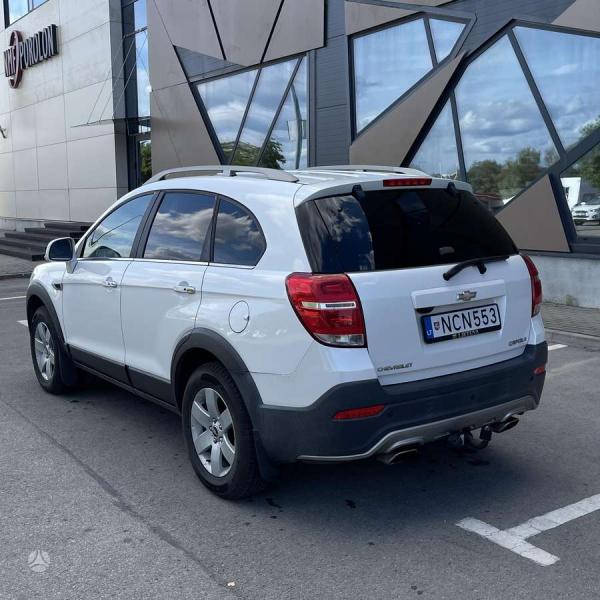 White Chevrolet Captiva 2014 in Siauliai, with an engine capacity of 2.20 L and mileage of 70 thousand km for 7999 €, photo 3 on AUTOMOTO.COM.LV