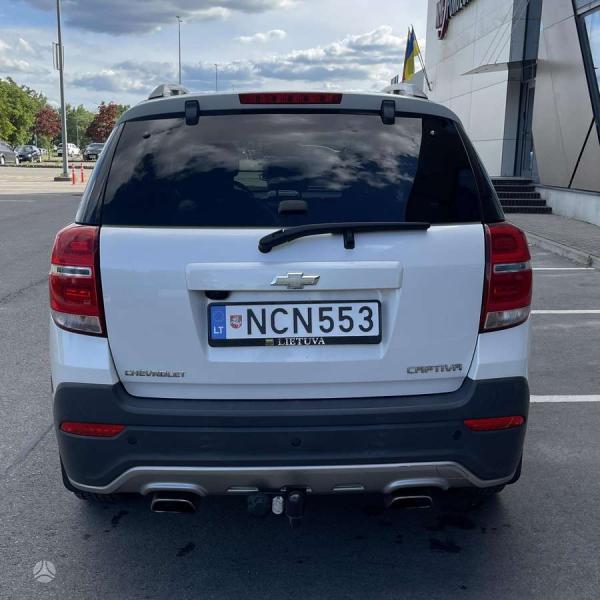 White Chevrolet Captiva 2014 in Siauliai, with an engine capacity of 2.20 L and mileage of 70 thousand km for 7999 €, photo 4 on AUTOMOTO.COM.LV