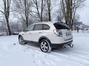 White Chevrolet Captiva 2013 in Siauliai, with an engine capacity of 2.20 L and mileage of 254 thousand km for 4400 €, photo 8 on AUTOMOTO.COM.LV