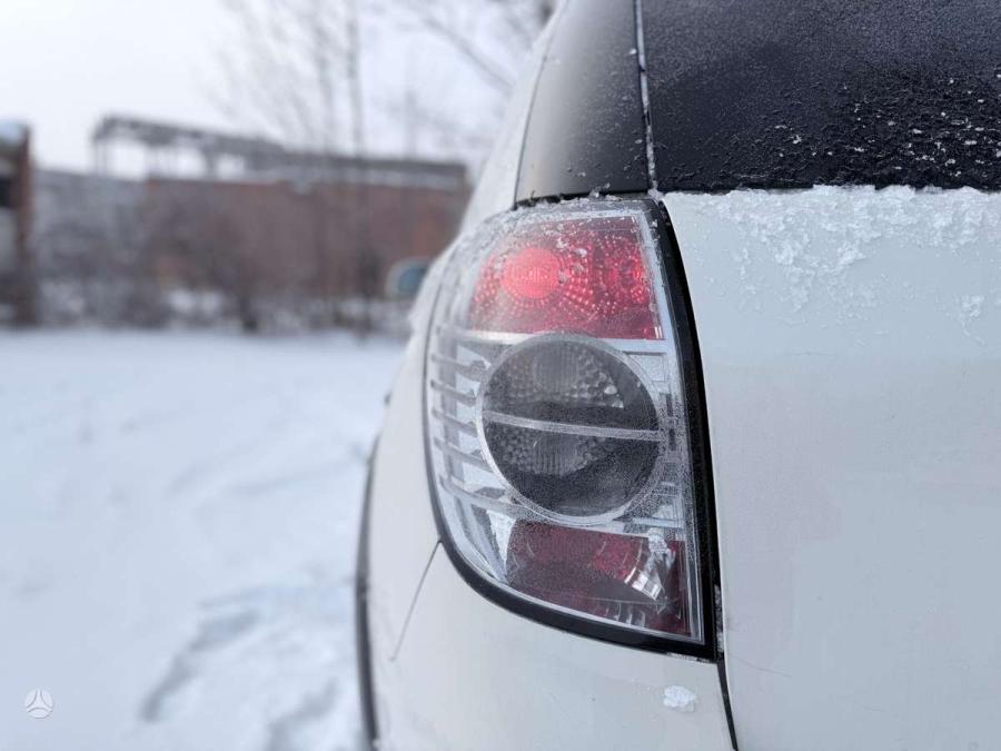 White Chevrolet Captiva 2013 in Siauliai, with an engine capacity of 2.20 L and mileage of 254 thousand km for 4400 €, photo 11 on AUTOMOTO.COM.LV