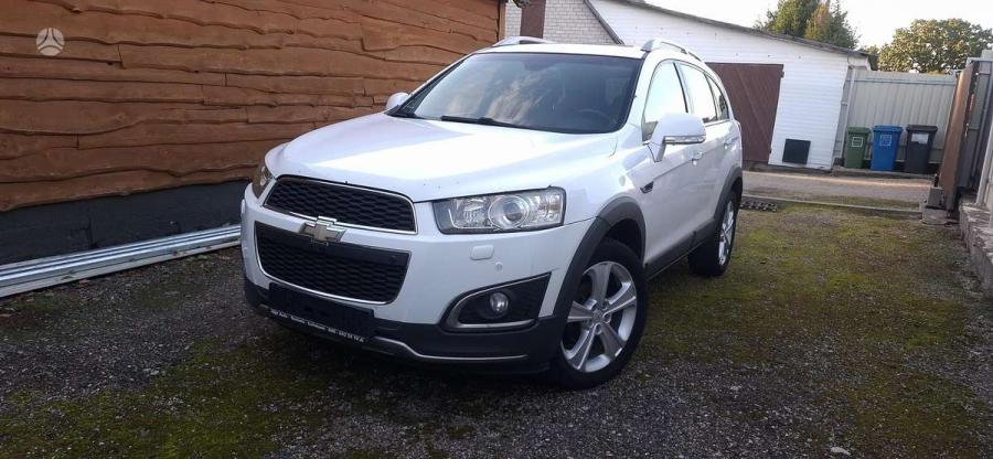 White Chevrolet Captiva 2013 in Vilnius, with an engine capacity of 2.20 L and mileage of 228 thousand km for 3750 €, photo 5 on AUTOMOTO.COM.LV