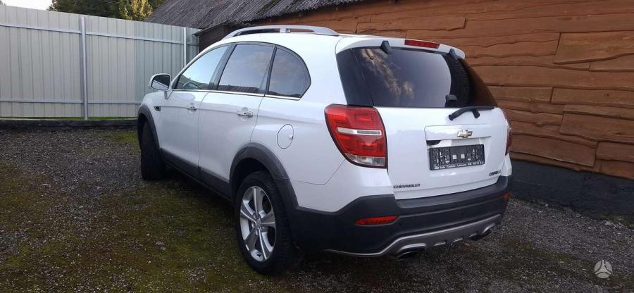 White Chevrolet Captiva 2013 in Vilnius, with an engine capacity of 2.20 L and mileage of 228 thousand km for 3750 €, photo 6 on AUTOMOTO.COM.LV