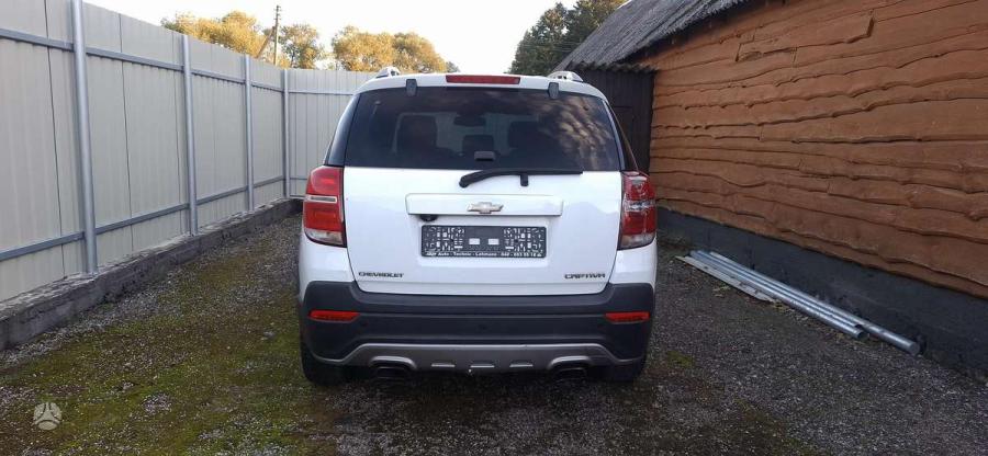 White Chevrolet Captiva 2013 in Vilnius, with an engine capacity of 2.20 L and mileage of 228 thousand km for 3750 €, photo 9 on AUTOMOTO.COM.LV