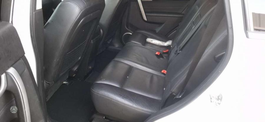 White Chevrolet Captiva 2013 in Vilnius, with an engine capacity of 2.20 L and mileage of 228 thousand km for 3750 €, photo 18 on AUTOMOTO.COM.LV