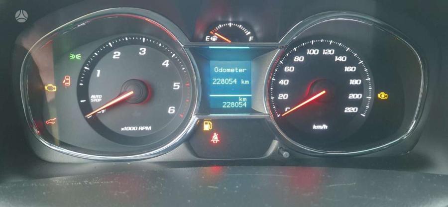 White Chevrolet Captiva 2013 in Vilnius, with an engine capacity of 2.20 L and mileage of 228 thousand km for 3750 €, photo 21 on AUTOMOTO.COM.LV