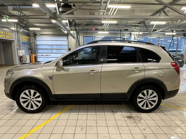 Yellow Chevrolet Captiva 2007 in Vilnius, with an engine capacity of 2.00 L and mileage of 376 thousand km for 2650 €, photo 3 on AUTOMOTO.COM.LV