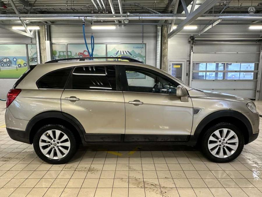Yellow Chevrolet Captiva 2007 in Vilnius, with an engine capacity of 2.00 L and mileage of 376 thousand km for 2650 €, photo 4 on AUTOMOTO.COM.LV