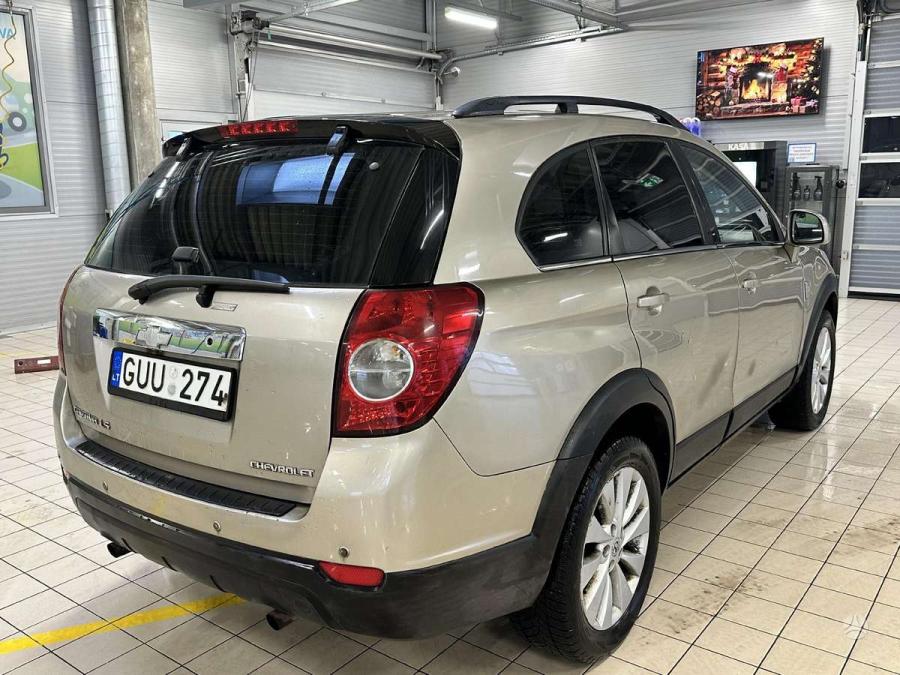 Yellow Chevrolet Captiva 2007 in Vilnius, with an engine capacity of 2.00 L and mileage of 376 thousand km for 2650 €, photo 6 on AUTOMOTO.COM.LV