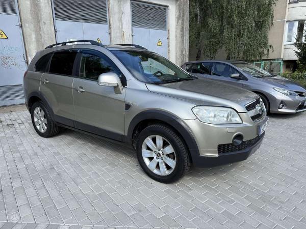 Yellow Chevrolet Captiva 2007 in Vilnius, with an engine capacity of 2.00 L and mileage of 290 thousand km for 1650 €, photo 3 on AUTOMOTO.COM.LV