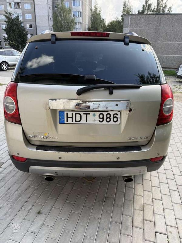 Yellow Chevrolet Captiva 2007 in Vilnius, with an engine capacity of 2.00 L and mileage of 290 thousand km for 1650 €, photo 8 on AUTOMOTO.COM.LV