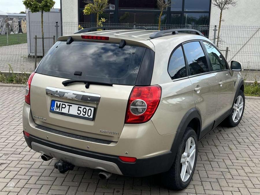 Yellow Chevrolet Captiva 2009 in Kaunas, with an engine capacity of 1.99 L and mileage of 301 thousand km for 2300 €, photo 8 on AUTOMOTO.COM.LV