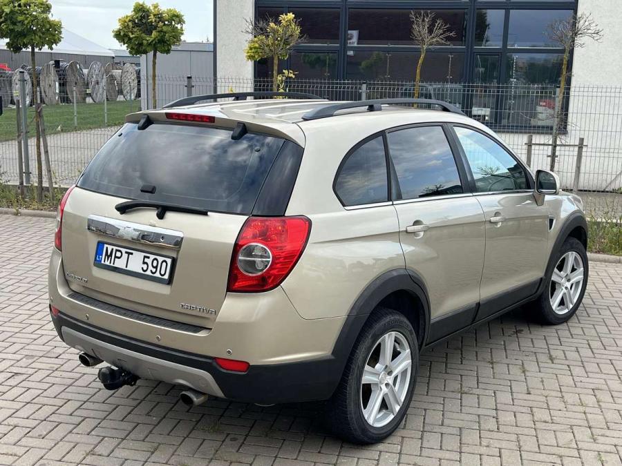 Yellow Chevrolet Captiva 2009 in Kaunas, with an engine capacity of 1.99 L and mileage of 301 thousand km for 2300 €, photo 9 on AUTOMOTO.COM.LV