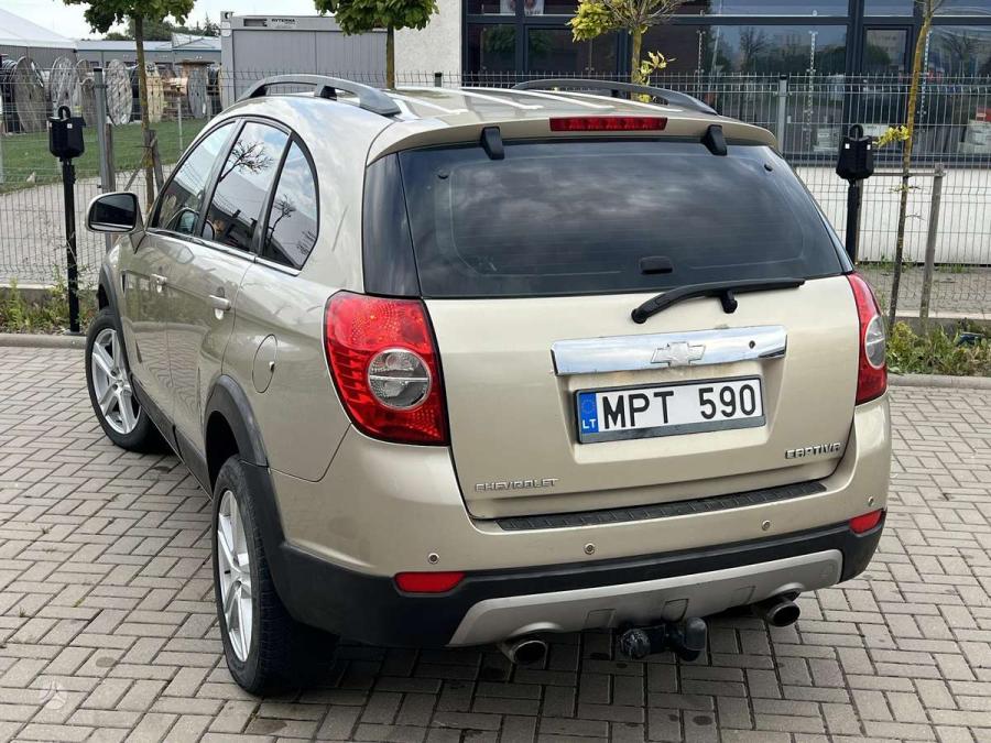 Yellow Chevrolet Captiva 2009 in Kaunas, with an engine capacity of 1.99 L and mileage of 301 thousand km for 2300 €, photo 12 on AUTOMOTO.COM.LV