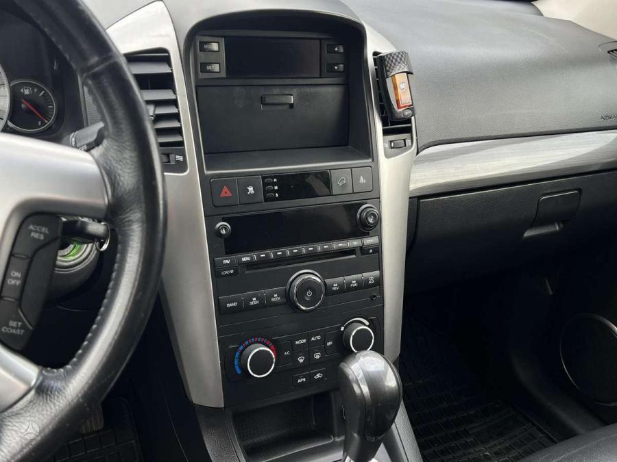 Yellow Chevrolet Captiva 2009 in Kaunas, with an engine capacity of 1.99 L and mileage of 301 thousand km for 2300 €, photo 16 on AUTOMOTO.COM.LV