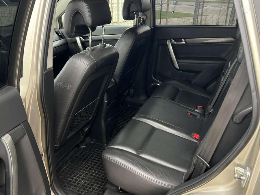 Yellow Chevrolet Captiva 2009 in Kaunas, with an engine capacity of 1.99 L and mileage of 301 thousand km for 2300 €, photo 19 on AUTOMOTO.COM.LV