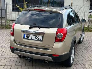 Yellow Chevrolet Captiva 2010 in Vilnius, with an engine capacity of 1.99 L and mileage of 304 thousand km for 3480 €, photo 8 on AUTOMOTO.COM.LV