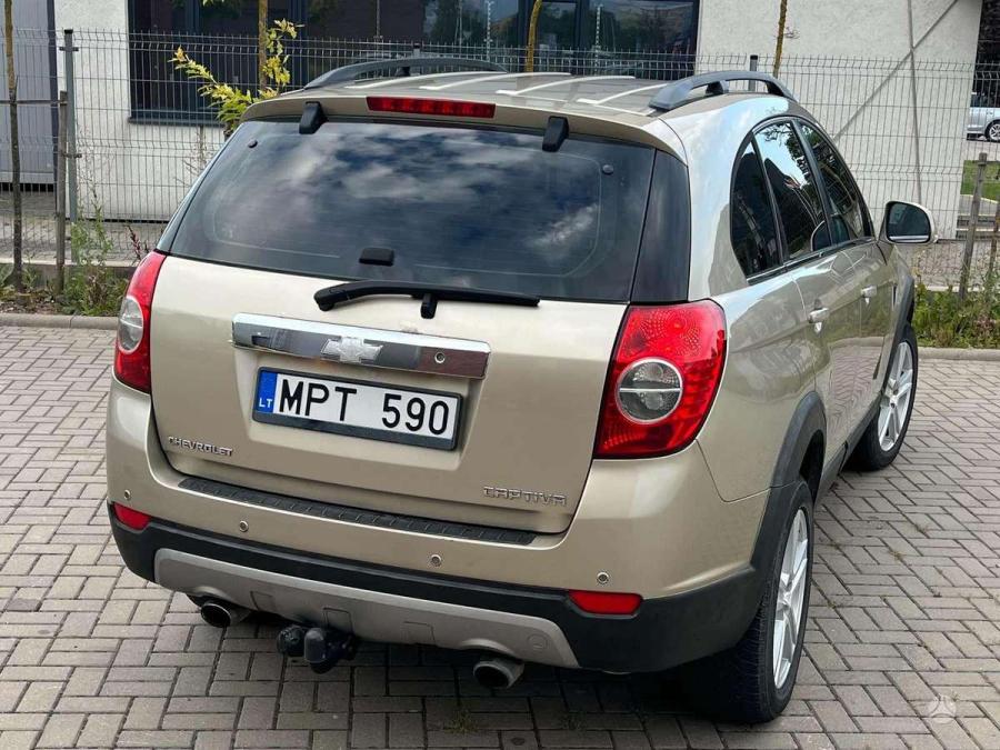 Yellow Chevrolet Captiva 2010 in Vilnius, with an engine capacity of 1.99 L and mileage of 304 thousand km for 3480 €, photo 8 on AUTOMOTO.COM.LV