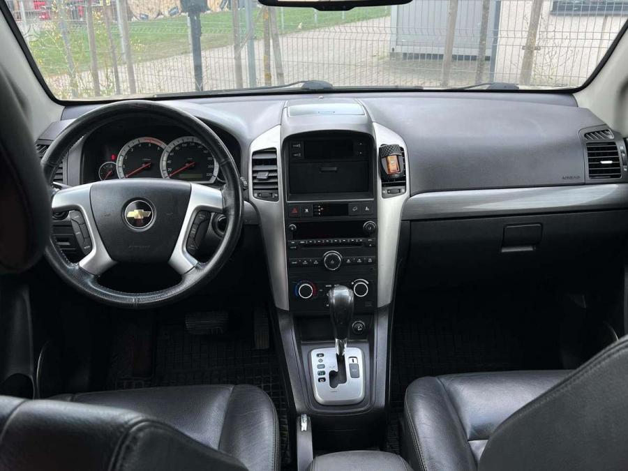 Yellow Chevrolet Captiva 2010 in Vilnius, with an engine capacity of 1.99 L and mileage of 304 thousand km for 3480 €, photo 12 on AUTOMOTO.COM.LV