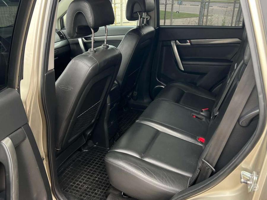 Yellow Chevrolet Captiva 2010 in Vilnius, with an engine capacity of 1.99 L and mileage of 304 thousand km for 3480 €, photo 13 on AUTOMOTO.COM.LV