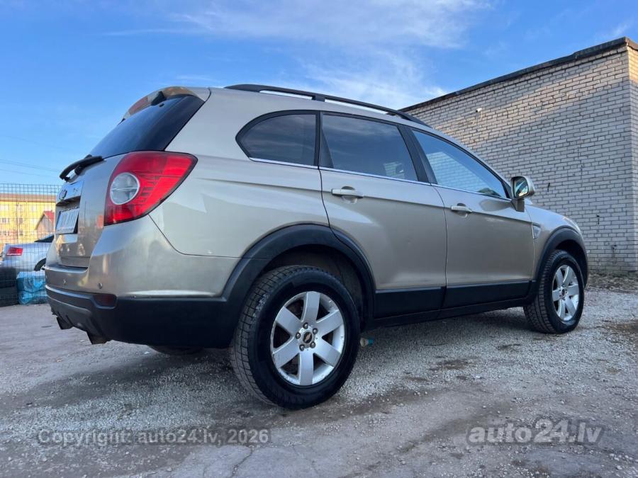 Yellow Chevrolet Captiva 2007 in Narva, with an engine capacity of 2.00 L and mileage of 325 thousand km for 2499 €, photo 12 on AUTOMOTO.COM.LV