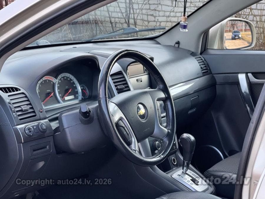 Yellow Chevrolet Captiva 2007 in Narva, with an engine capacity of 2.00 L and mileage of 325 thousand km for 2499 €, photo 14 on AUTOMOTO.COM.LV