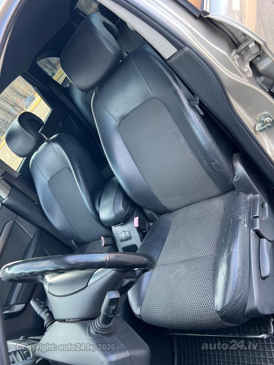 Yellow Chevrolet Captiva 2007 in Narva, with an engine capacity of 2.00 L and mileage of 325 thousand km for 2499 €, photo 21 on AUTOMOTO.COM.LV