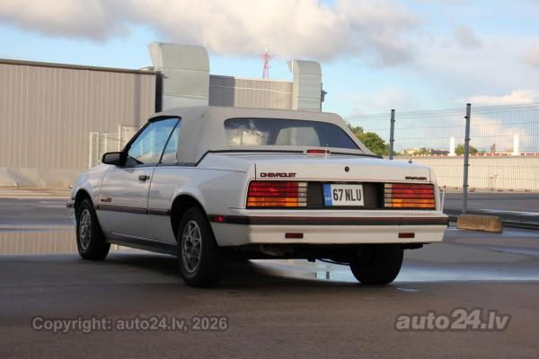 White Chevrolet Cavalier 1986 in Tallinn, with an engine capacity of 2.80 L and mileage of 98 thousand km for 7900 €, photo 3 on AUTOMOTO.COM.LV