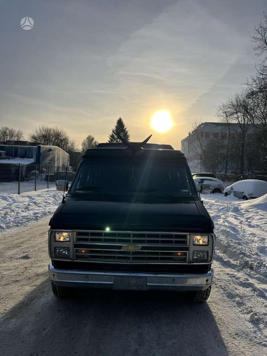 Melns Chevrolet chevy-van 1991 Viļņa, ar dzinēja tilpumu 6.20 L un nobraukumu 115 tūkst. km par 9000 €, foto 2 vietnē AUTOMOTO.COM.LV