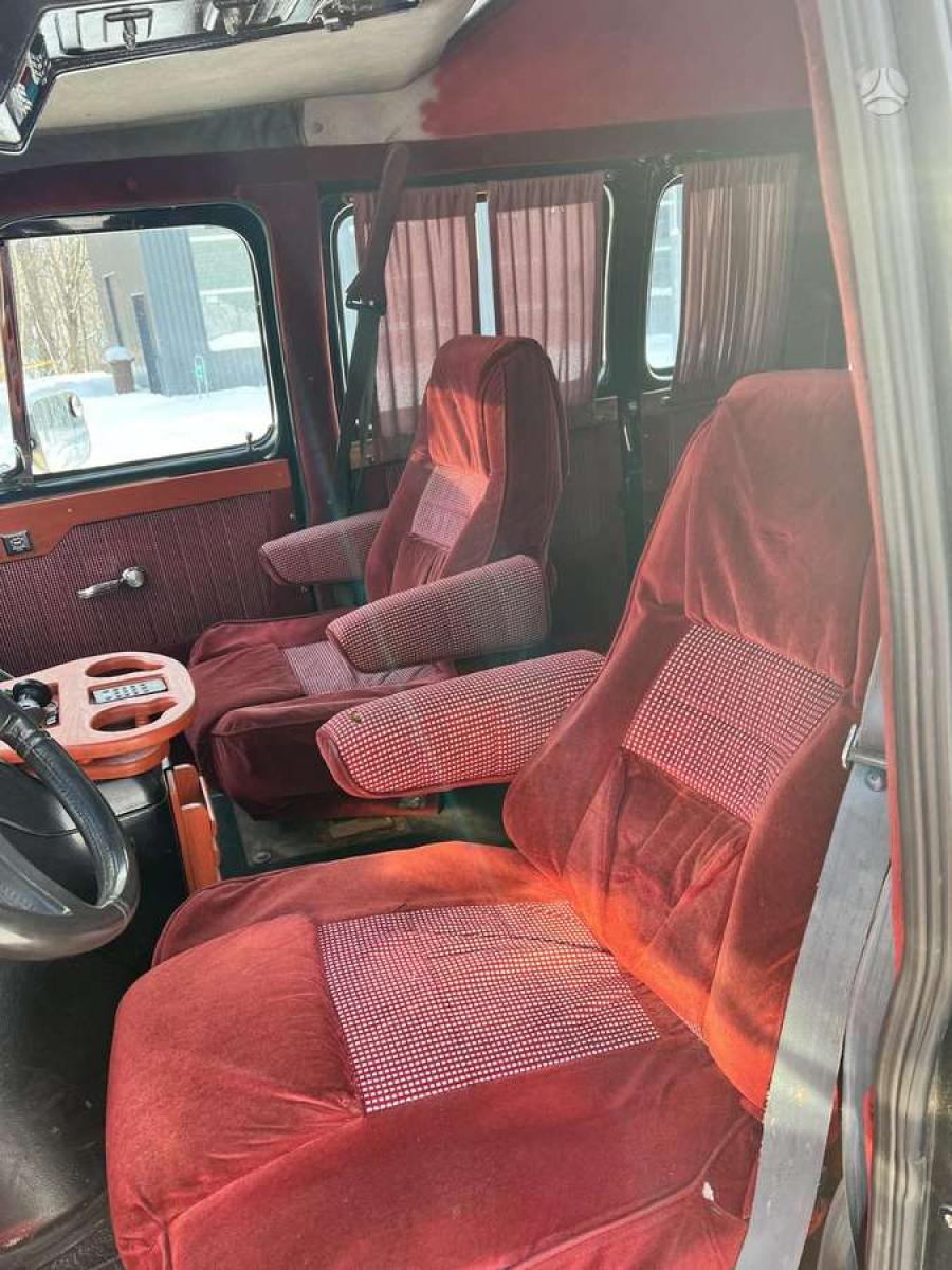 Melns Chevrolet chevy-van 1991 Viļņa, ar dzinēja tilpumu 6.20 L un nobraukumu 115 tūkst. km par 9000 €, foto 7 vietnē AUTOMOTO.COM.LV
