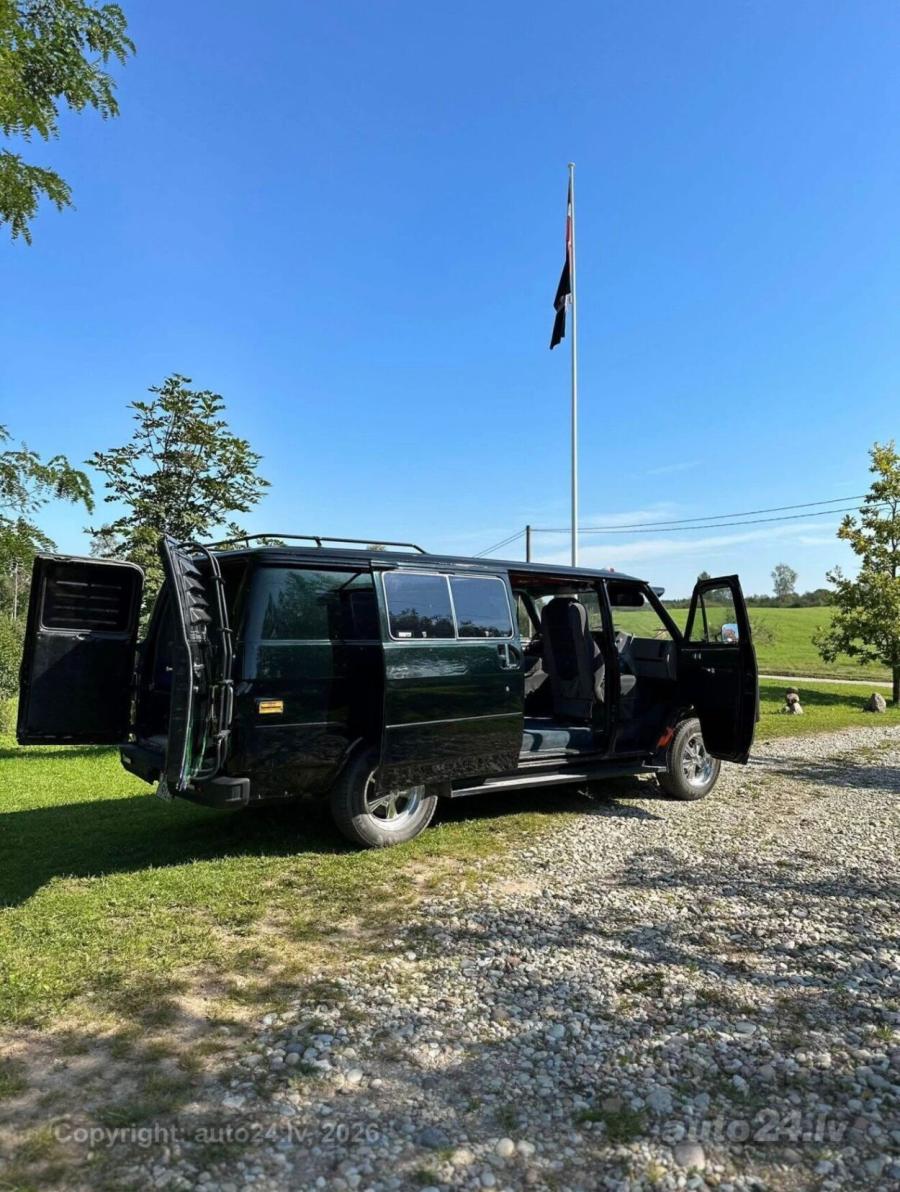 Melns Chevrolet chevy-van 1980 Rīga, ar dzinēja tilpumu 5.70 L un nobraukumu 41 tūkst. km par 6500 €, foto 2 vietnē AUTOMOTO.COM.LV