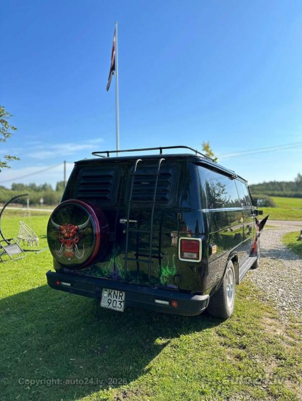 Black Chevrolet chevy-van 1980 in Riga, with an engine capacity of 5.70 L and mileage of 41 thousand km for 6500 €, photo 3 on AUTOMOTO.COM.LV
