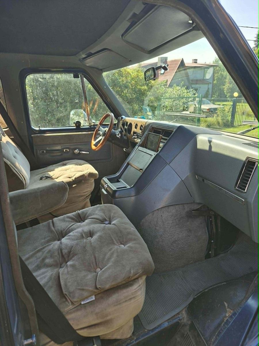Blue Chevrolet chevy-van 1987 in Keila, with an engine capacity of 6.20 L and mileage of 95 thousand km for 3900 €, photo 9 on AUTOMOTO.COM.LV