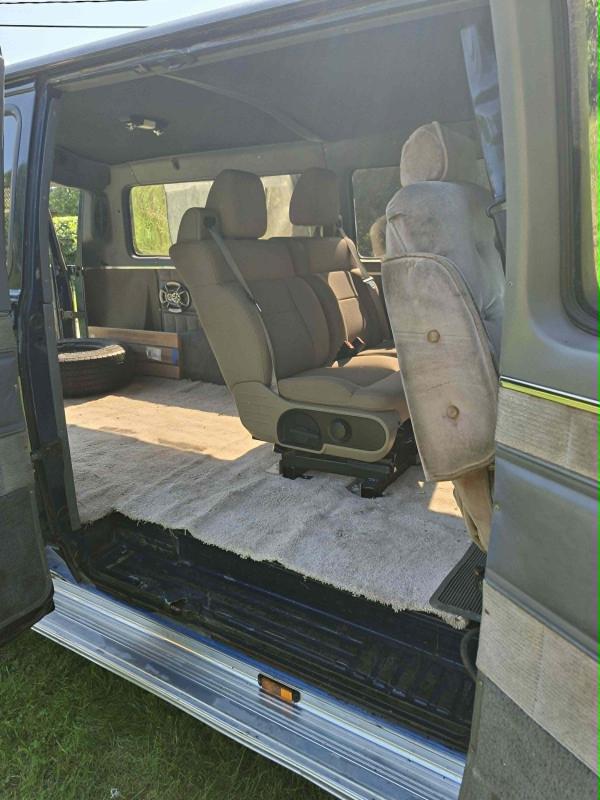 Blue Chevrolet chevy-van 1987 in Keila, with an engine capacity of 6.20 L and mileage of 95 thousand km for 3900 €, photo 10 on AUTOMOTO.COM.LV