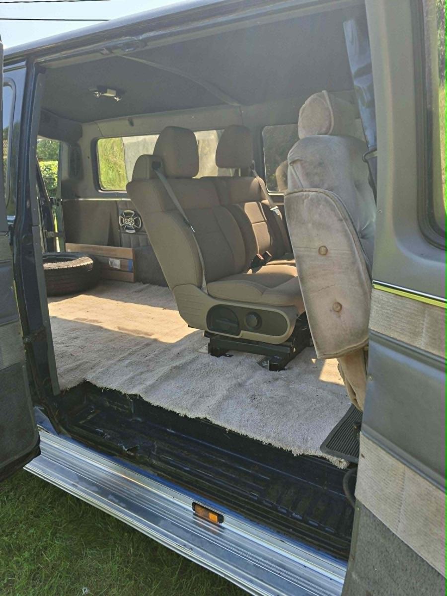 Blue Chevrolet chevy-van 1987 in Keila, with an engine capacity of 6.20 L and mileage of 95 thousand km for 3900 €, photo 10 on AUTOMOTO.COM.LV