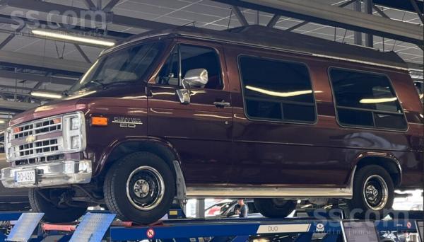 Red Chevrolet chevy-van 1988 in Riga, with an engine capacity of 5.00 L and mileage of 65 thousand km for 6000 €, photo 3 on AUTOMOTO.COM.LV